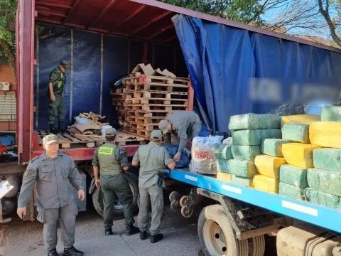 Secuestran Más De 2 300 Kilos De Marihuana Y Detienen Al Conductor De